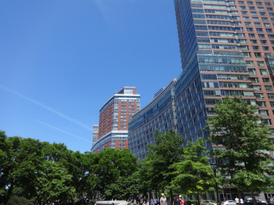 Oliver Stone moves into 2 River Terrace to be next to Leo | The Greer ...